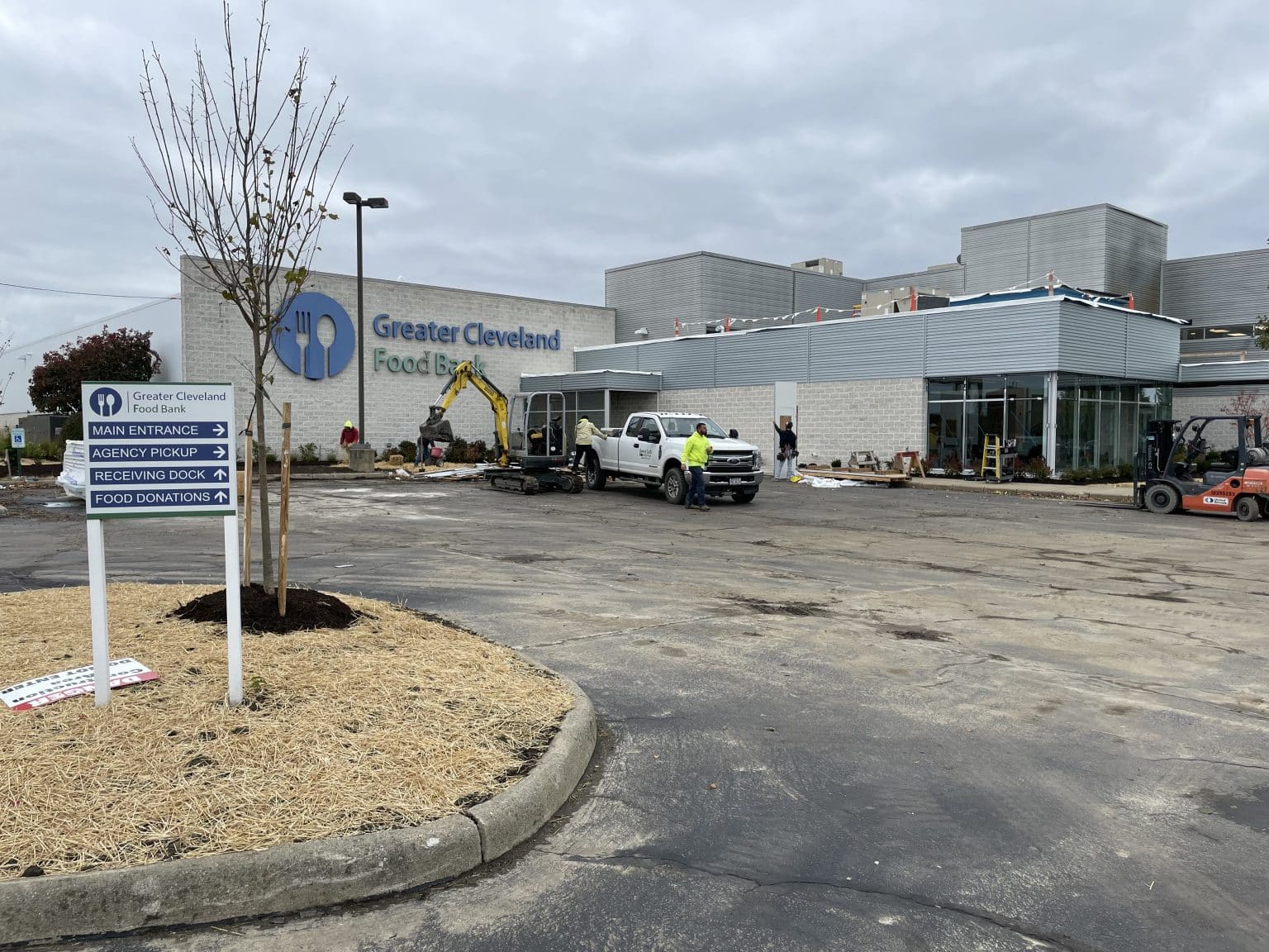 Food Bank's new Community Resource Center in Collinwood will fight ...