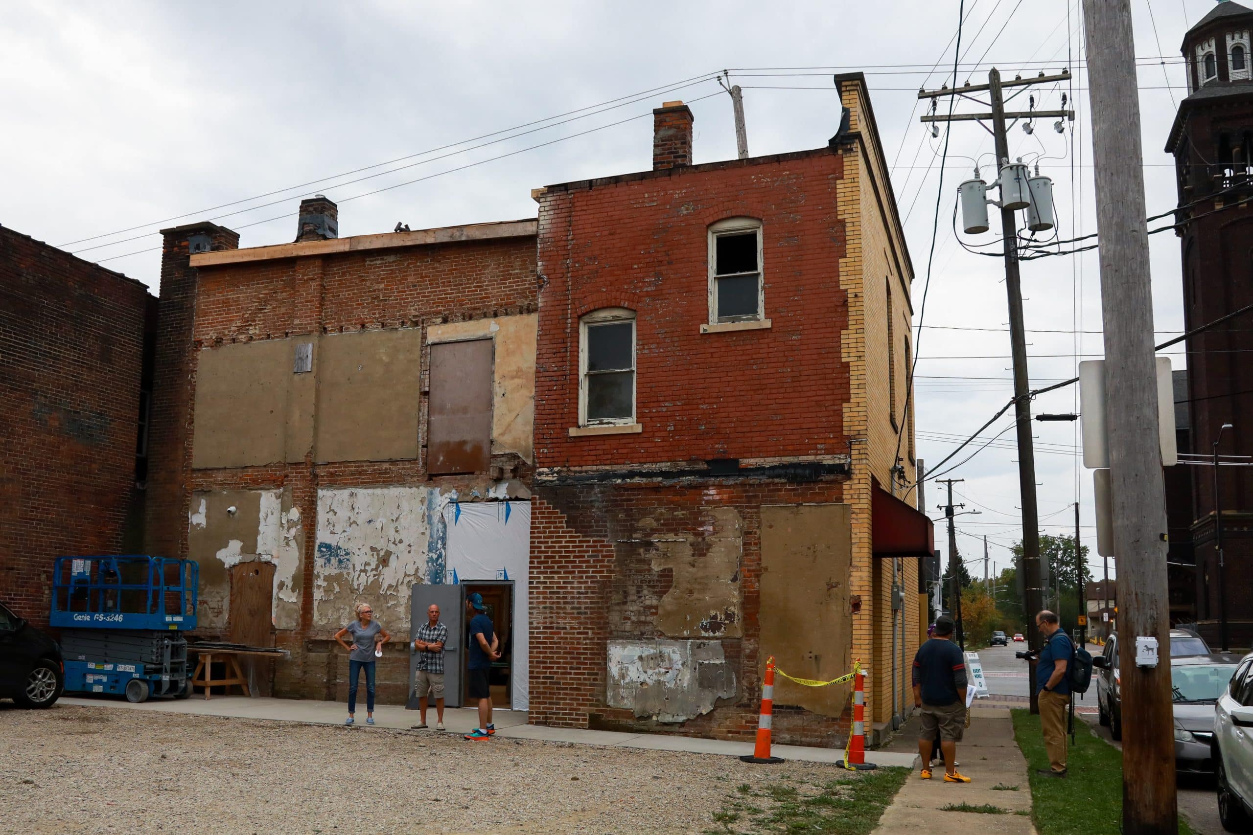 “Lights On” initiative combats storefront vacancy in Slavic Village ...